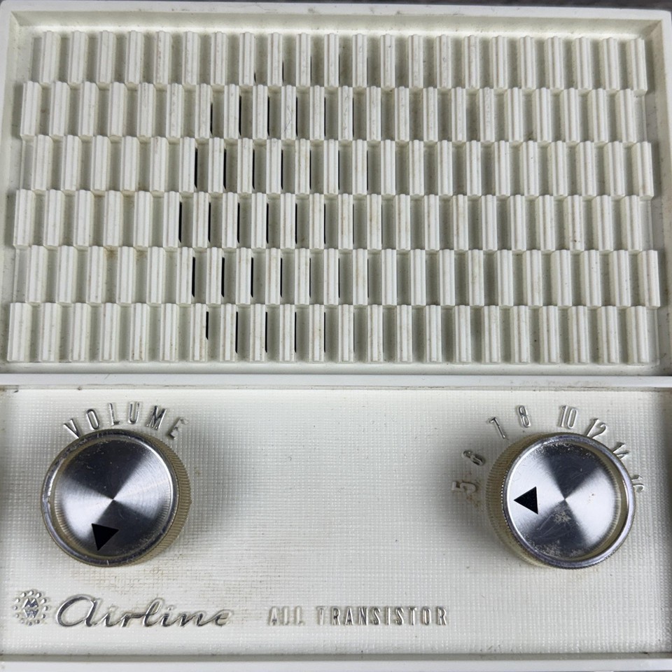 Vintage Wards Airline Solid State Table AM Radio White Model GEN-1538A ...