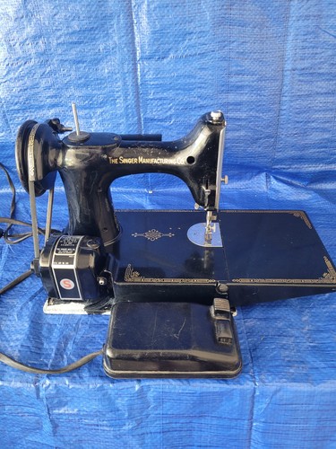 Vintage Singer Featherweight 221 Sewing Machine with Foot Pedal | eBay