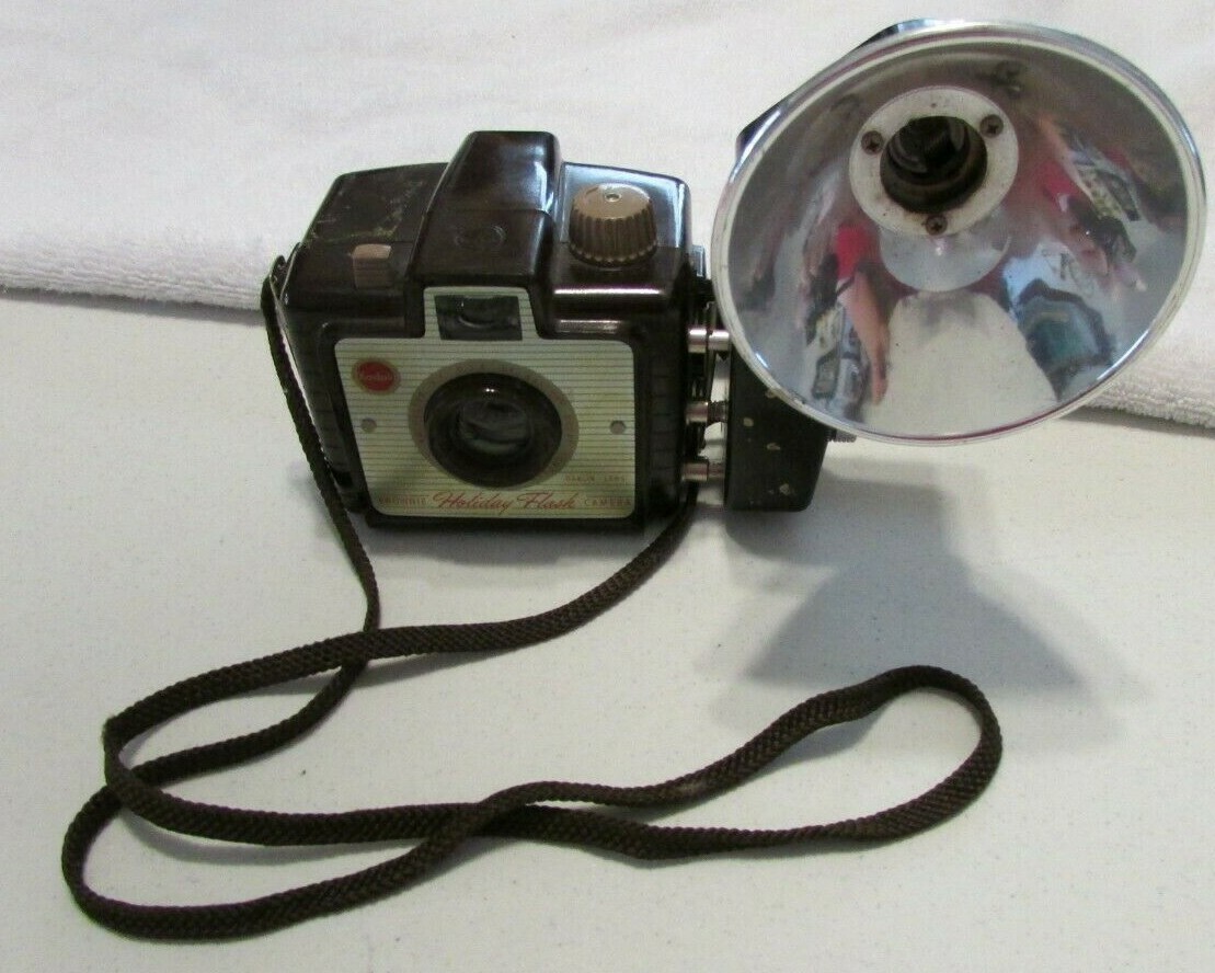 Vintage 1950's Eastman Kodak Brownie Holiday Flash Camera- Dakon Lens ...