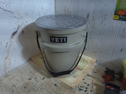 YETI LoadOut 5 Gallon Bucket with Lid Super Strong, All-Purpose, 100% ...