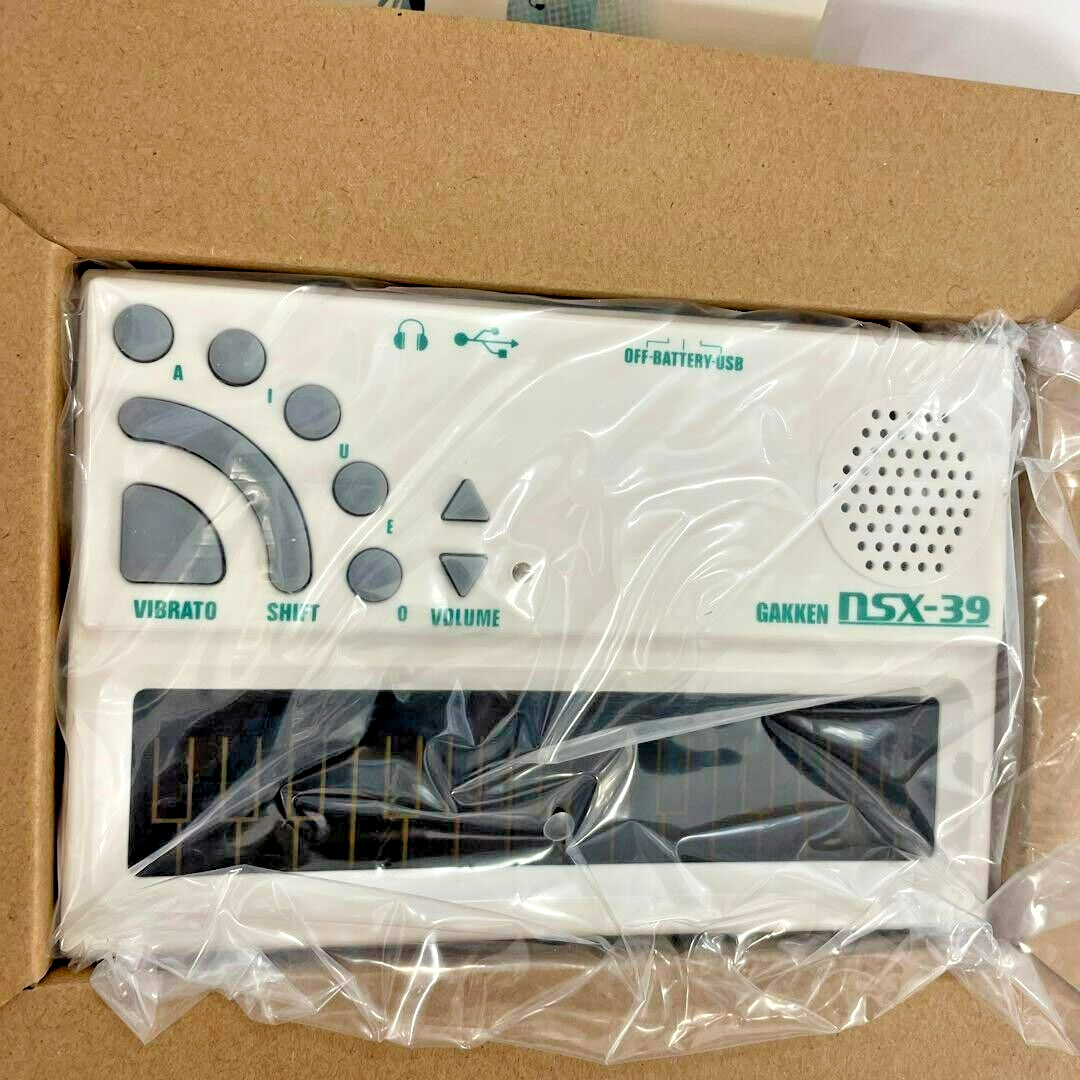 Miku Hatsune Pocket Miku Singing Keyboard NSX39 YAMAHA Vocaloid Gakken ...