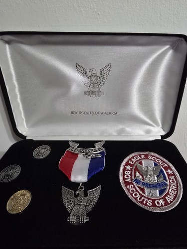 Scouts BSA Boy Scout Eagle Medal and Pins Presentation Kit - BSA Version - RARE | eBay