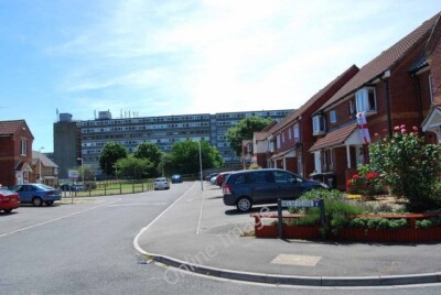 Photo 6x4 Helm Close (1) Gosport/SU5900 c2010 | eBay