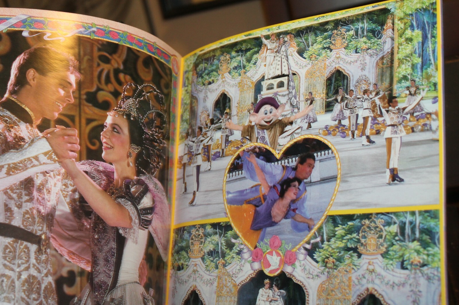 Vintage 1986 Walt Disney's Snow White On Ice Program Book | eBay