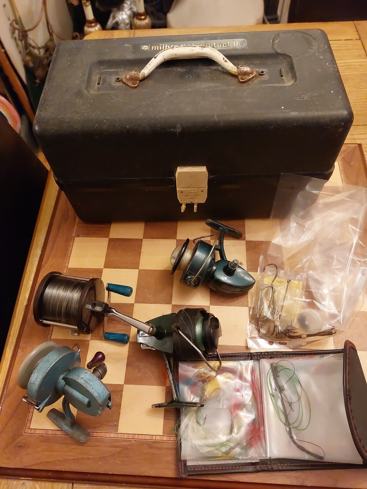 Vintage MILBRO Fishing Plastic Tackle Box + 4 Reels Penn-Morritt-Roddy ...