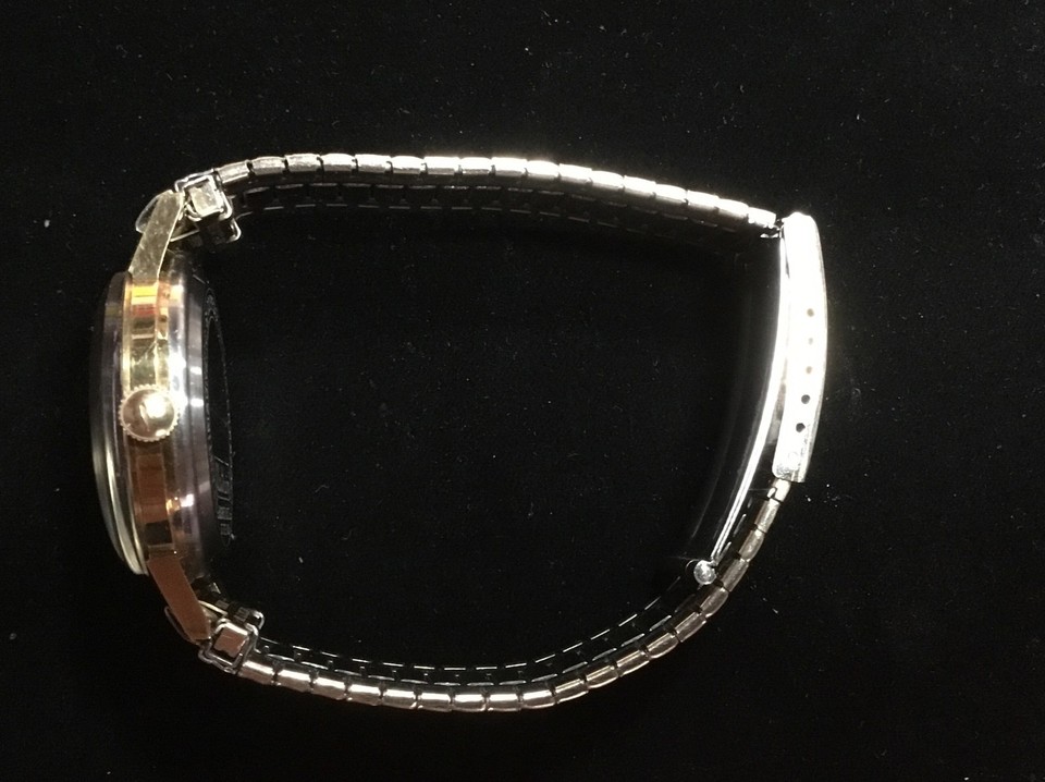 Vintage WALTHAM Swiss 23J Shock Resist Red Arrow Hand Mens Watch 34m ...