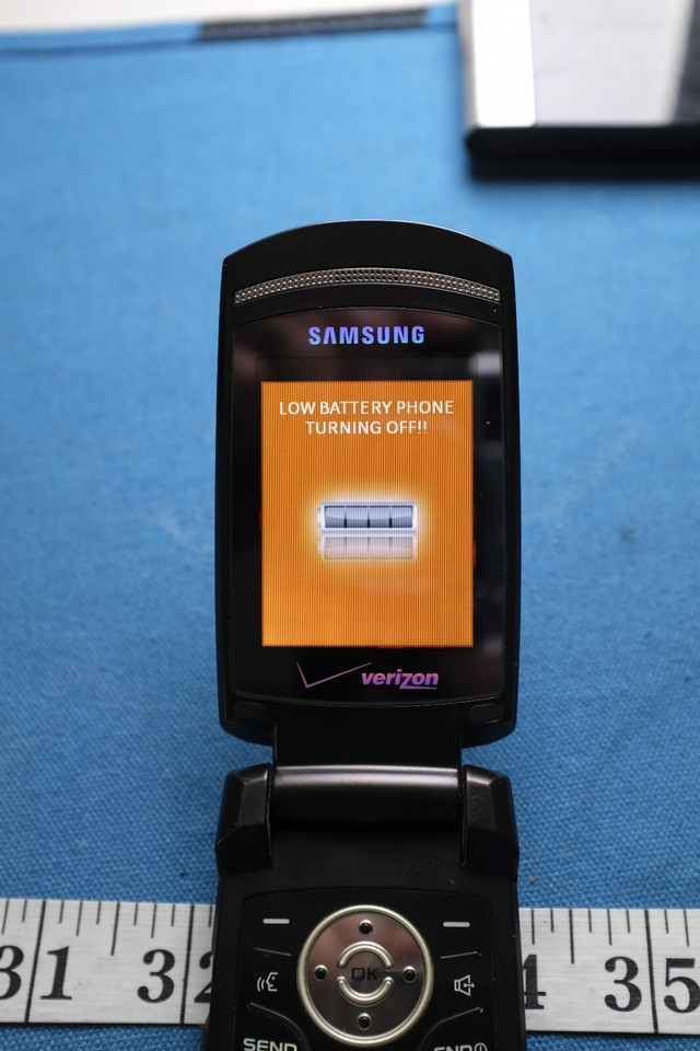 vintage samsung flip phone Verizon with case and charger pls read ...