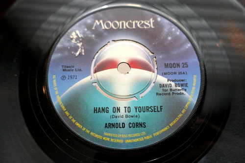 ARNOLD CORNS 45 ' HANG ON TO YOURSELF / MAN IN THE MIDDLE ' ( BOWIE ...