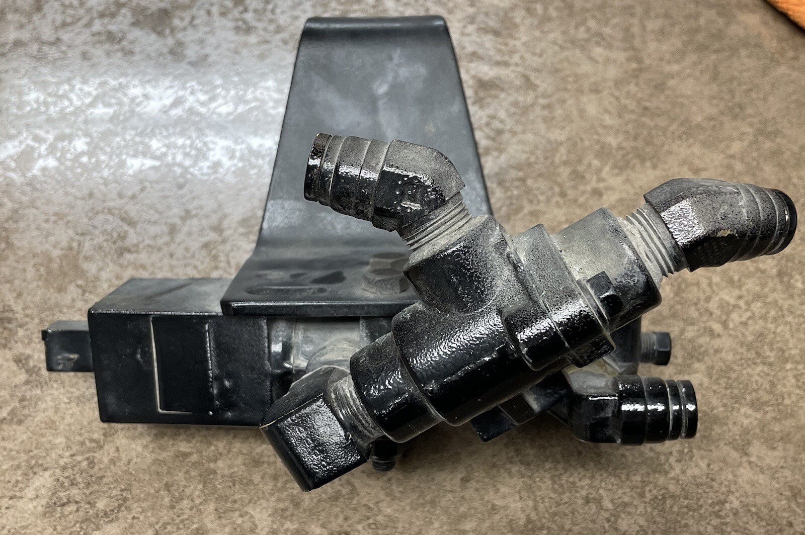 Bendix Paccar VALVE WITH BRACKET 08-03357 / 1-243641-D / 914231 *READY ...