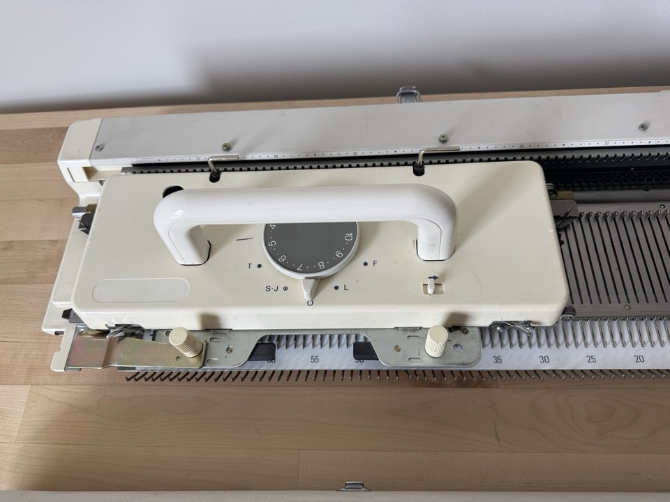 Studio White SK-860 Electronic Mid Gauge Knitting Machine | eBay