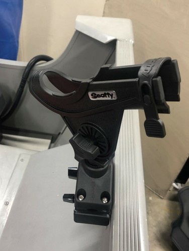 Tracker Boats Guide V-14 Versatrack Fishing Rod Holder Custom ...