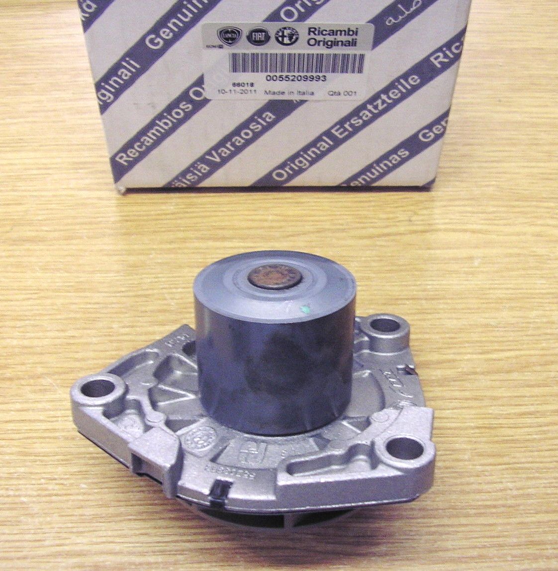 Alfa Romeo Giulietta 1.6 JTDM 2.0 JTDM new genuine water pump 55209993 ...