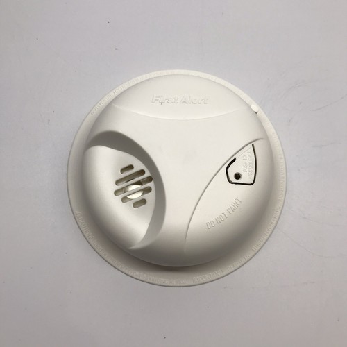 First Alert SA303 9V Battery Operated Ionization Sensor Smoke Alarm ...