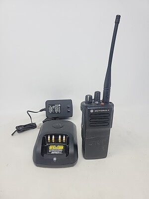Motorola Xpr7350e AAH56RDC9RA1AN With Charger *Works But Needs New ...