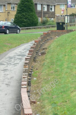 Photo 6x4 Subway wall Rise Park/SK5546 This retaining wall alongside a ...