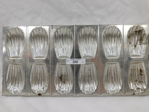 123/250 VINTAGE TIN 12 FRENCH MADELEINE OR SCALLOP SHELL MOLD | eBay