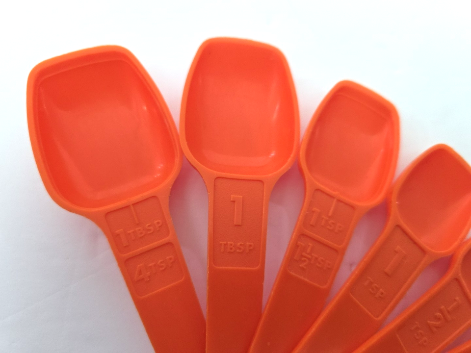 Vintage Set of 7 Tupperware Measuring Spoons Harvest Orange Spoons D ...