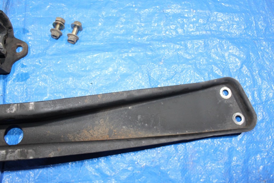 86-97 Nissan D21 Hardbody Auto TRANSMISSION Cross Member w/ Trans MOUNT ...