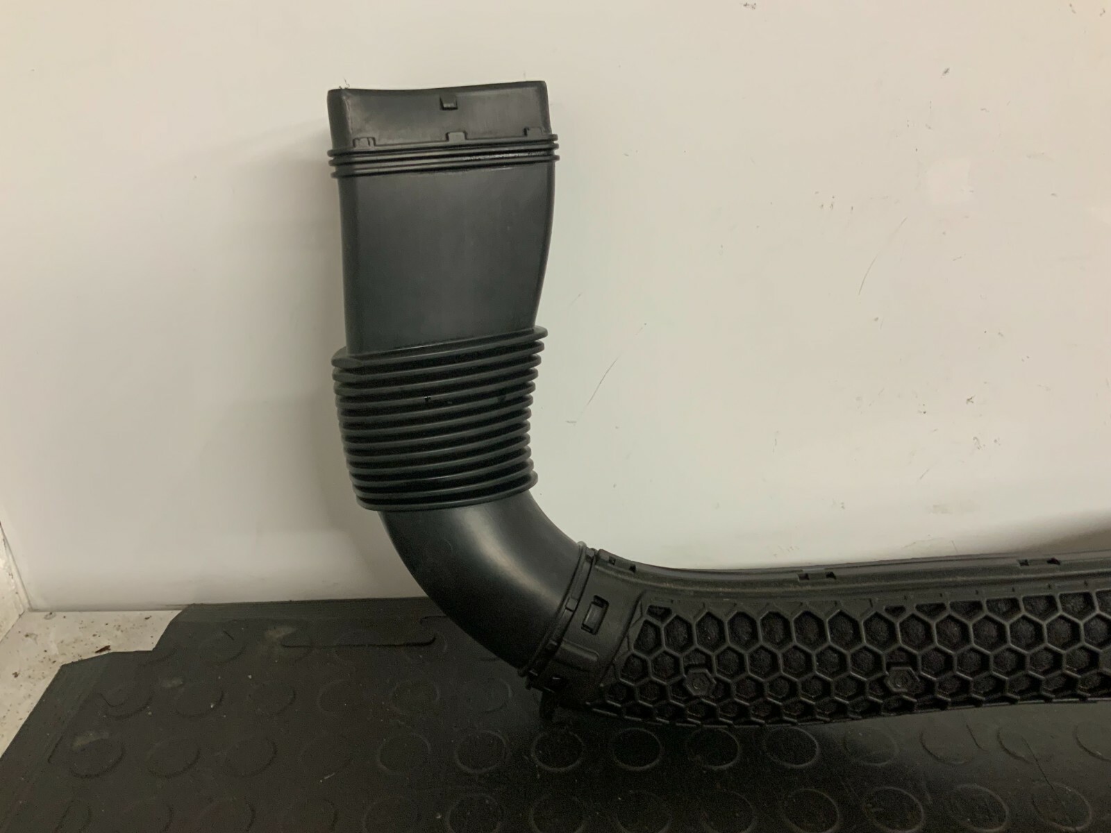 MERCEDES BENZ E-CLASS W213 AIR INTAKE PIPE A2740901700 | eBay UK