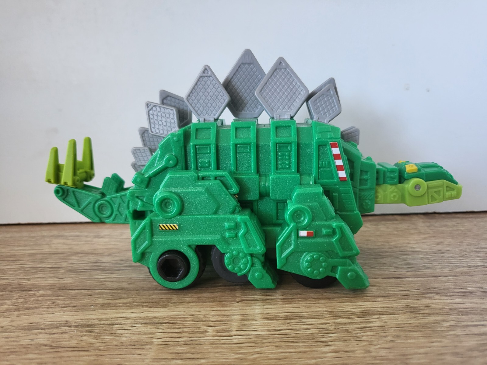 2015 Mattel Dinotrux Garby Green Garbage Spikes Dinosaur Truck 4" used ...