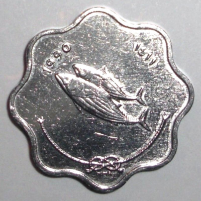 1990 Maldives Islands 5 laari Scalloped Coin Bonito fish Animal ...