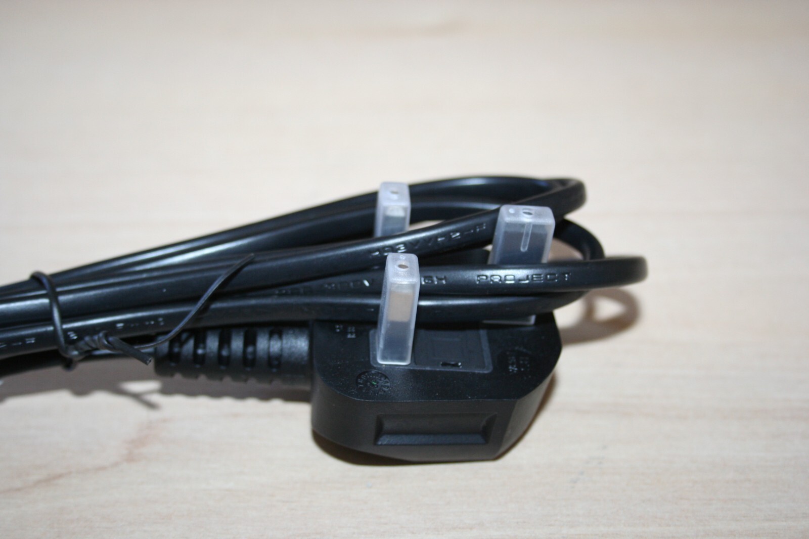 1m C7 Figure 8 Power Cord UK 3 Pin Plug to Power Lead Fig 8 Power Cable ...