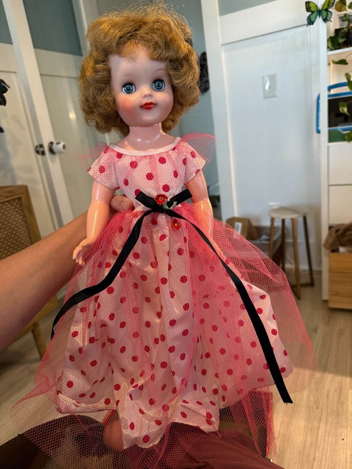 Horsman ~ Vintage 1950s Vinyl HP 18" Fashion Doll and 4 Outfits, Trunk ...