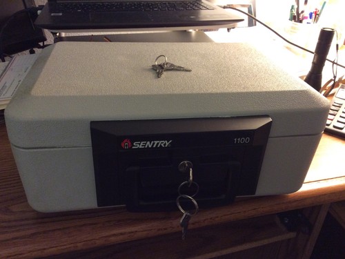 Sentry 1100 Portable Fire Safe Security Box Chest Lockbox w/ Handle And ...