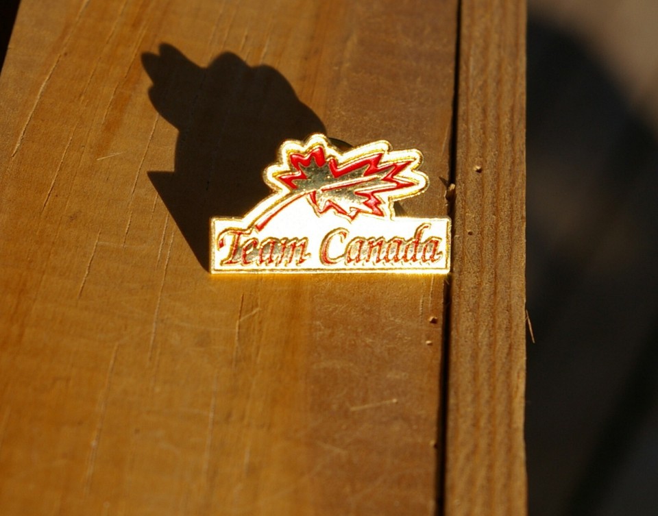 Team Canada Maple Leaf Logo Hockey Gold Tone Metal & Red Enamel Pin ...