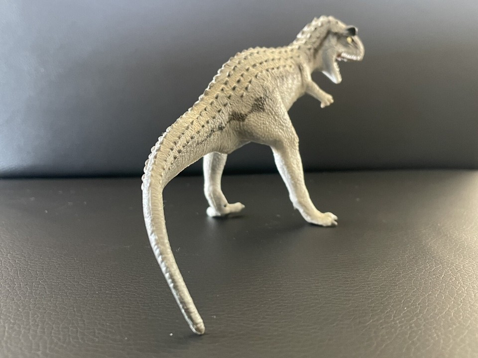 Vintage 1996 Safari LTD Carnegie Collection Carnotaurus Dinosaur Figure ...