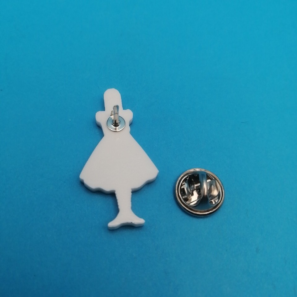 American McGee's Alice -Alice pin badge - OFFERS ON MY OWN STORE | eBay