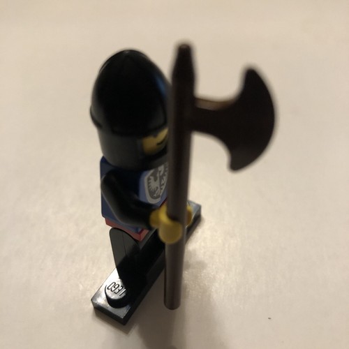 Vintage LEGO cas098 Black Falcon Knight Chin-guard Axe Vintage ...