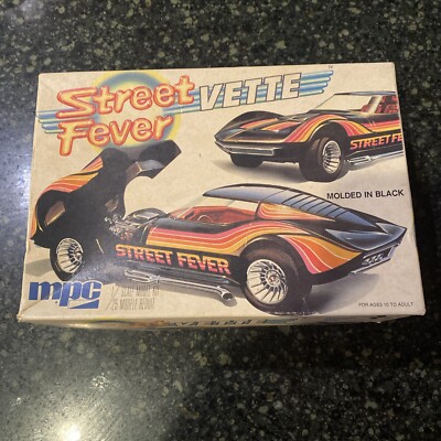 MPC STREET FEVER VETTE 1/25 SCALE PLASTIC MODEL KIT Open Box, Near ...