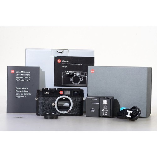 Leica 10704 / Leitz M9 Digital Black Camera - Camera Body - Sensor ...