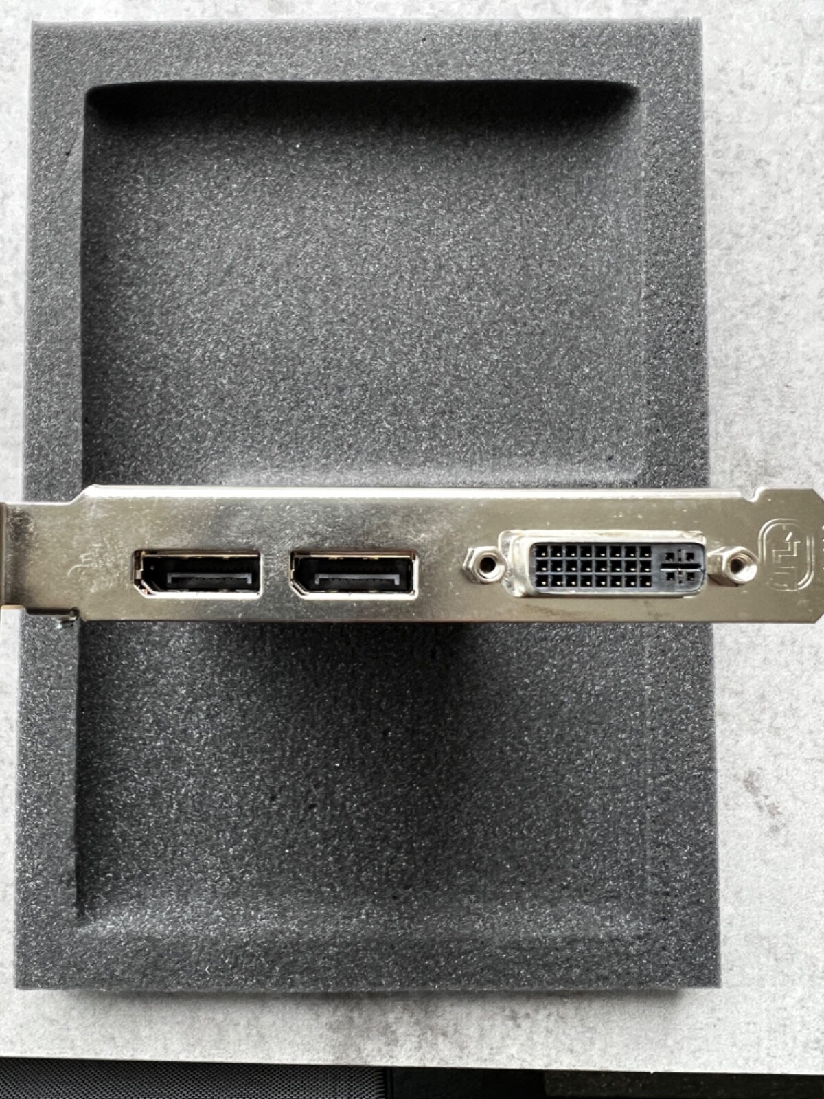 AMD FIRE PRO 3D W5000 (100-505635) 2 GB GDDR5 SDRAM PCI Express 3.0 x16 ...