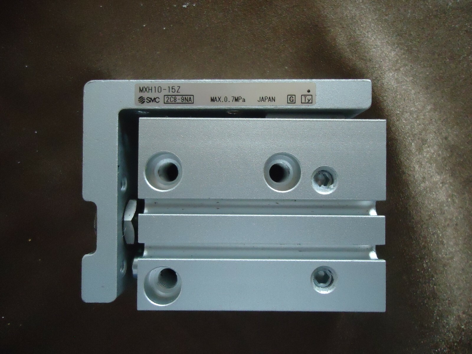 SMC MXH10-15z PNEUMATIC PRECISION LINEAR SLIDE. PRESS: MAX 0.7 MPa ...