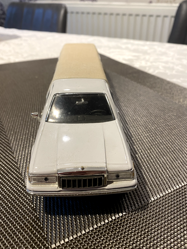 Ford Lincoln Limousine 1:24 Scale Model | eBay UK