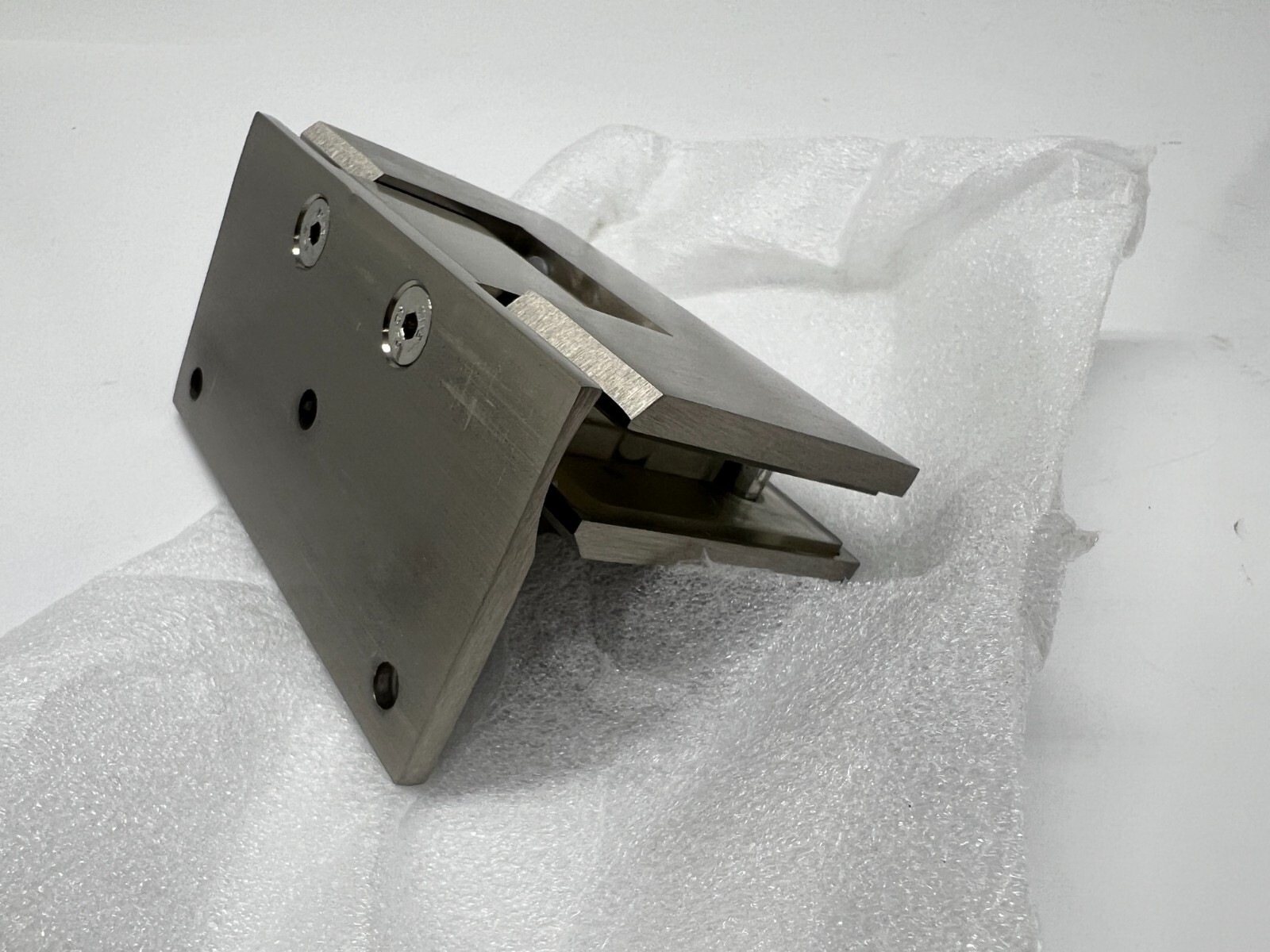Portals Taiga 90 Degree Wall-Glass Hinge with Offset Backplate Heavy ...