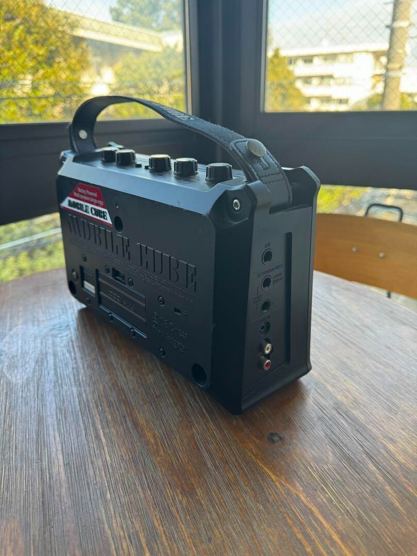 Mobile Cube Battery Powered Stereo Amplifier MB-CUBE Roland Mobile Cube Battery Powered Stereo Amplifier MB-CUBE Roland