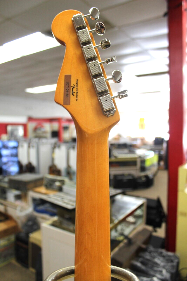 Squier Classic Vibe '60s Stratocaster® Lake Placid Blue Groovy Baby ...