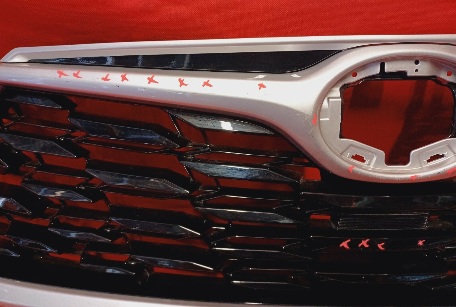 2020 2021 TOYOTA HIGHLANDER FRONT GRILL GRILLE W EMBLEM 53101-0E330 OEM ...