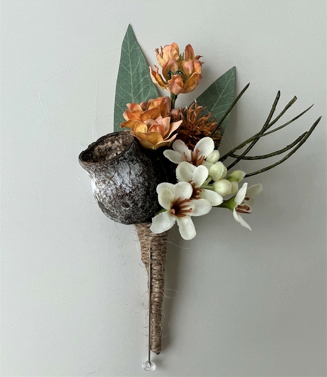 Wedding buttonhole flowers | Honestweddingadvice.com