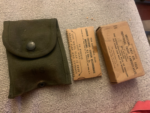 Vietnam War Era US First Aid Pouch M-1956 w/ Bandage First Aid Dressing ...