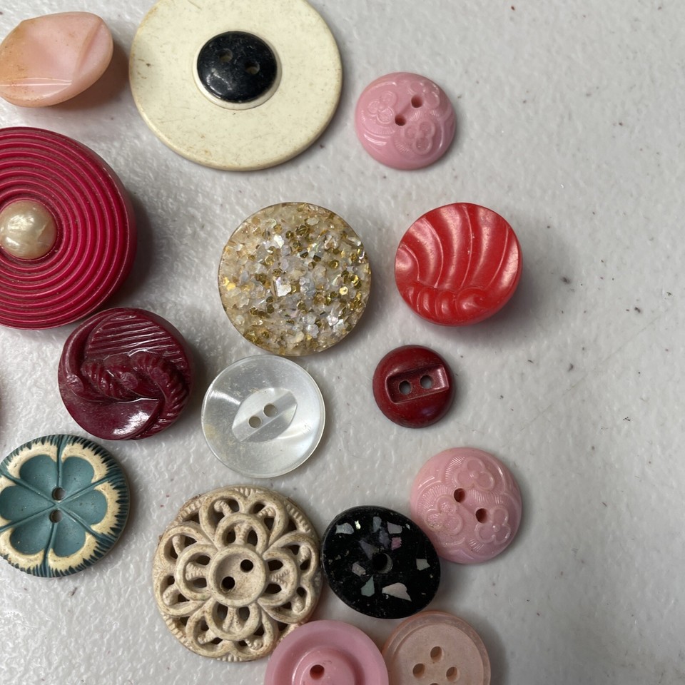Vintage Lot Of Assorted Shapes And Sizes Buttons Plastic Pink Red ...