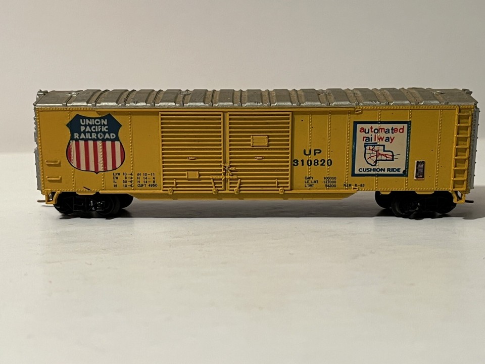 MRC 7030 UNION PACIFIC UP 50' DOUBLE DOOR BOX CAR MT COUPLERS N SCALE ...