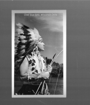 VINTAGE POSTCARD rp NATIVE AMERICAN CHIEF BLUE BIRD WISCONSIN DELLS ...