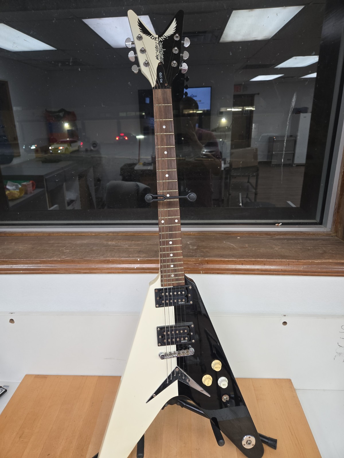 Dean Michael Schenker Flying V Electric Guitar W/ STAND READ*** | eBay