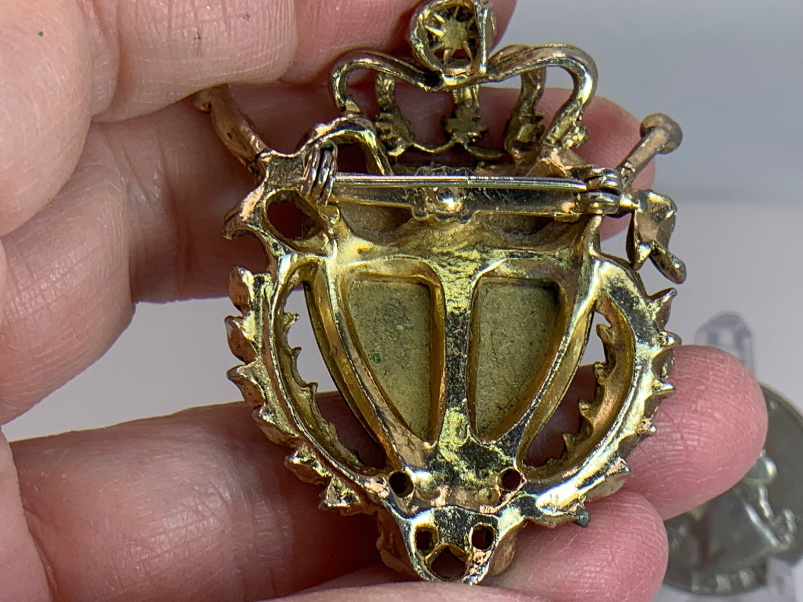 Family Crest Crown Lion Inlay Craftmanship Vintage Gold Brooch M-2752 ...