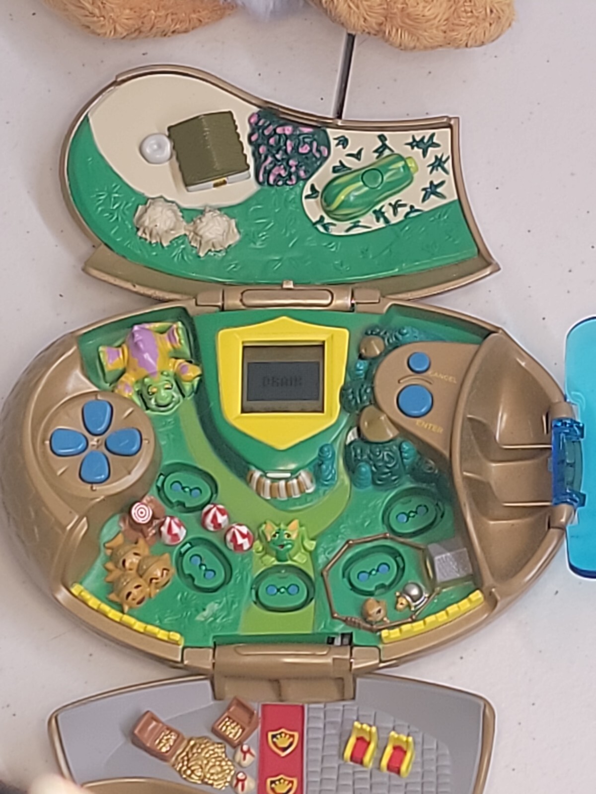 NEOPETS VIRTUAL ELECTRONIC LCD GAME 2003 HASBRO GOLD POCKET HANDHELD 1 ...