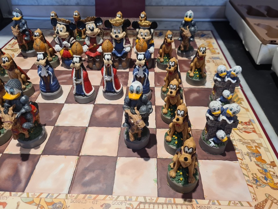 Vintage ULTRA RARE Disney LIMITED EDITION Chess Set PLEASE READ ...